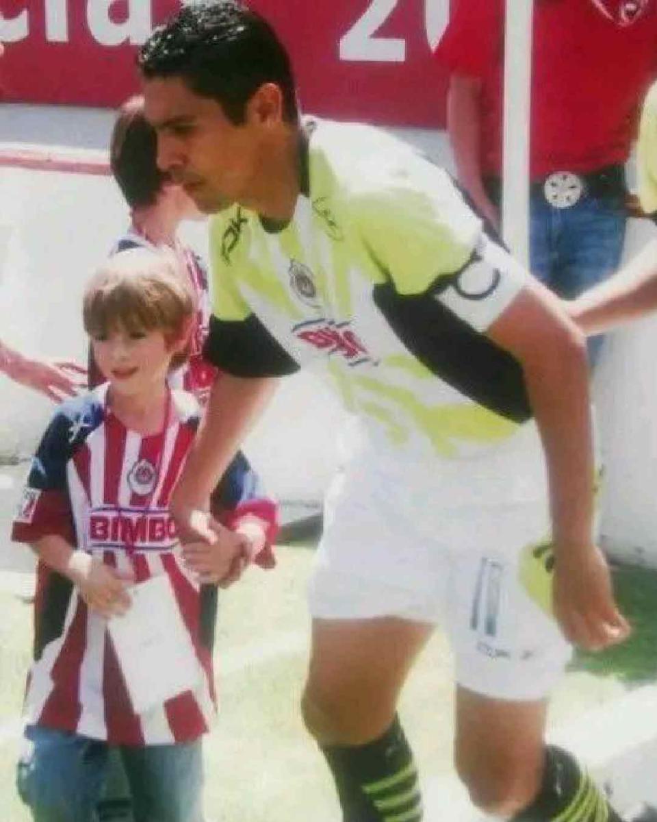 El día que la ‘Hormiga’ González acompañó a Ramón Morales en un partido ...