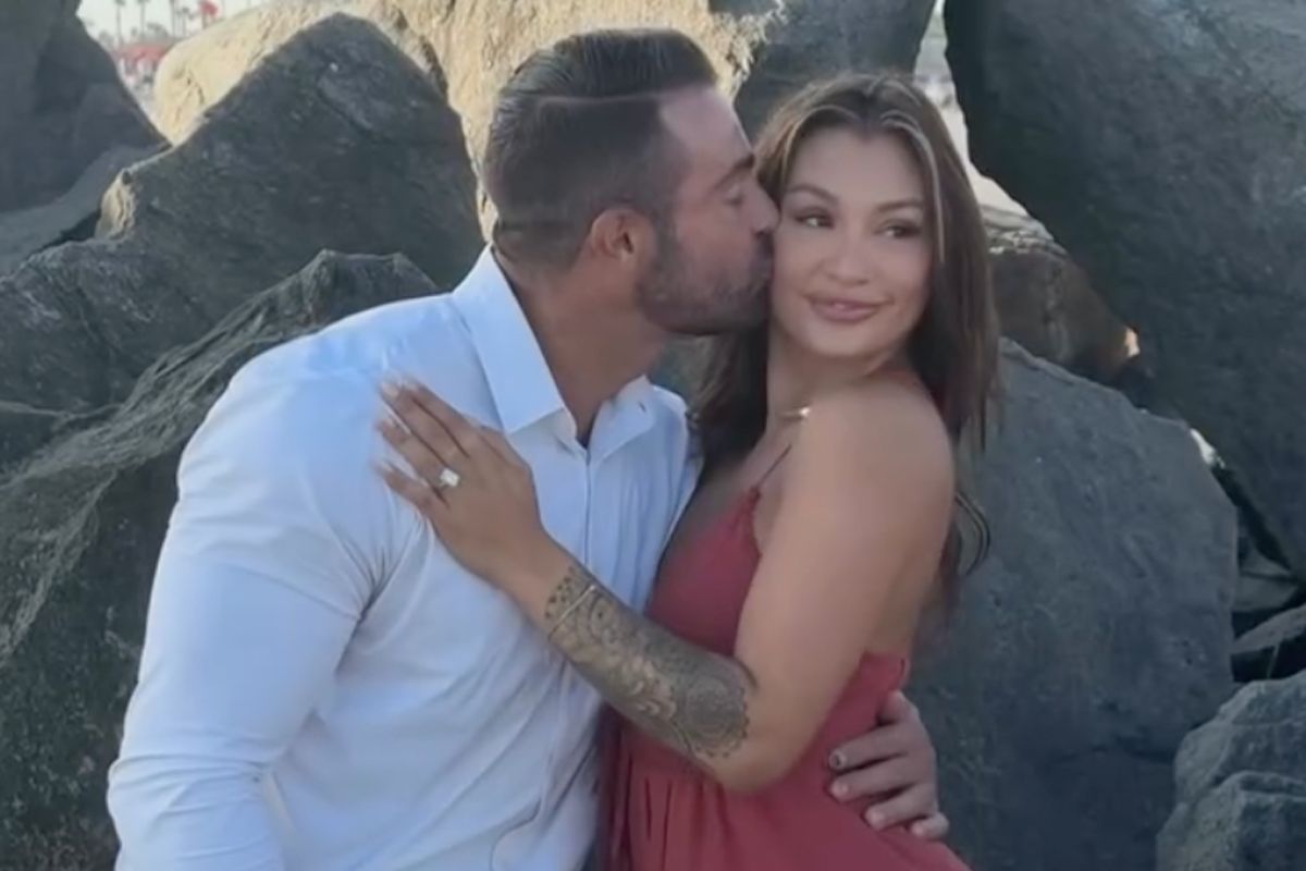 “Bachelor in Paradise” Alum James Bonsall Is Engaged to Girlfriend ...