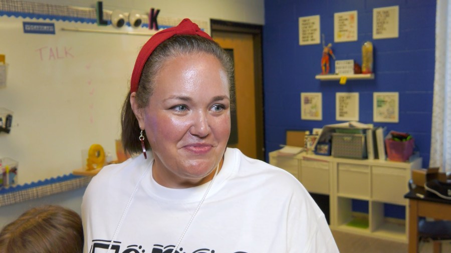 Spanish Fort Middle students nominate teacher for Golden Apple