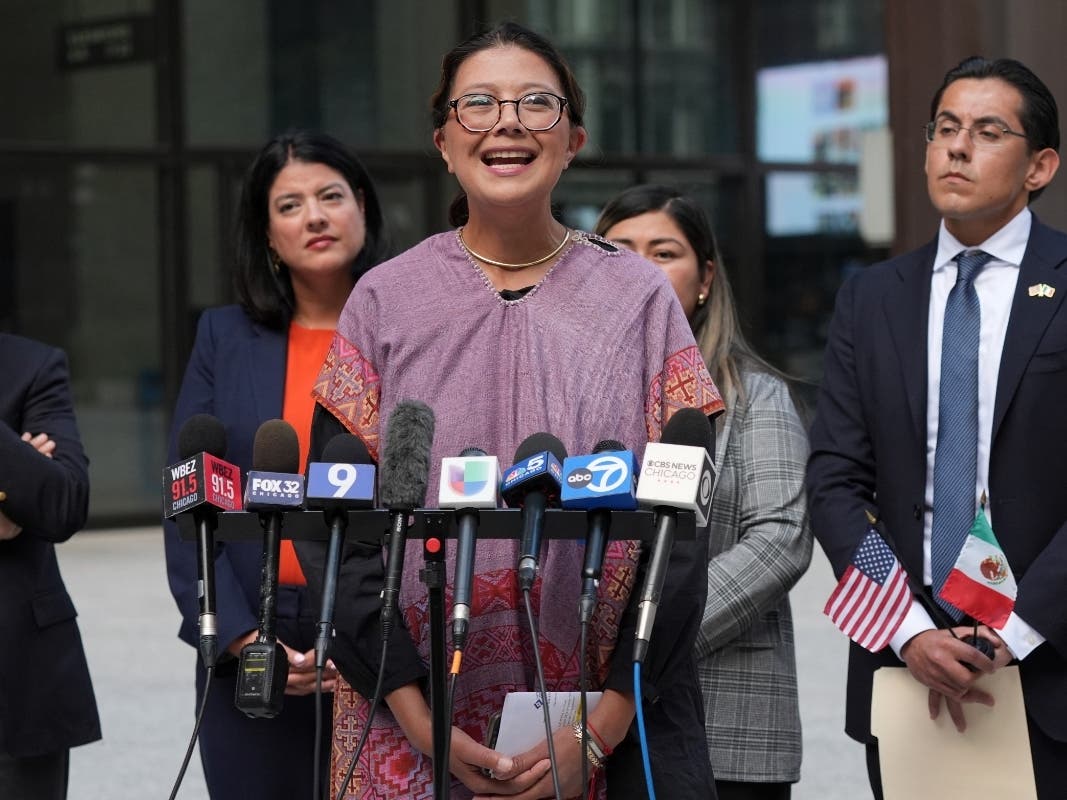 Masked ICE Agents Arrested Over A Dozen People In West Chicago, Villa Says