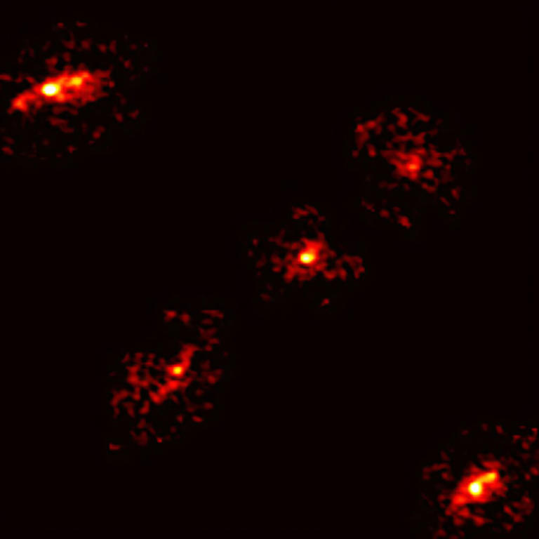 Astronomers discover rare Einstein cross with a fifth image, revealing ...