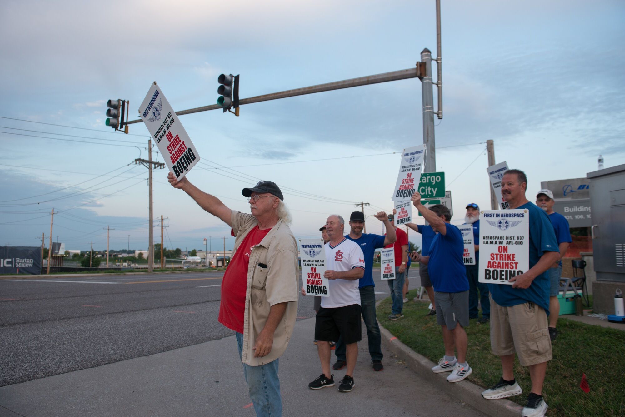Boeing Defense Union Proposes $10,000 Bonus to End Strike