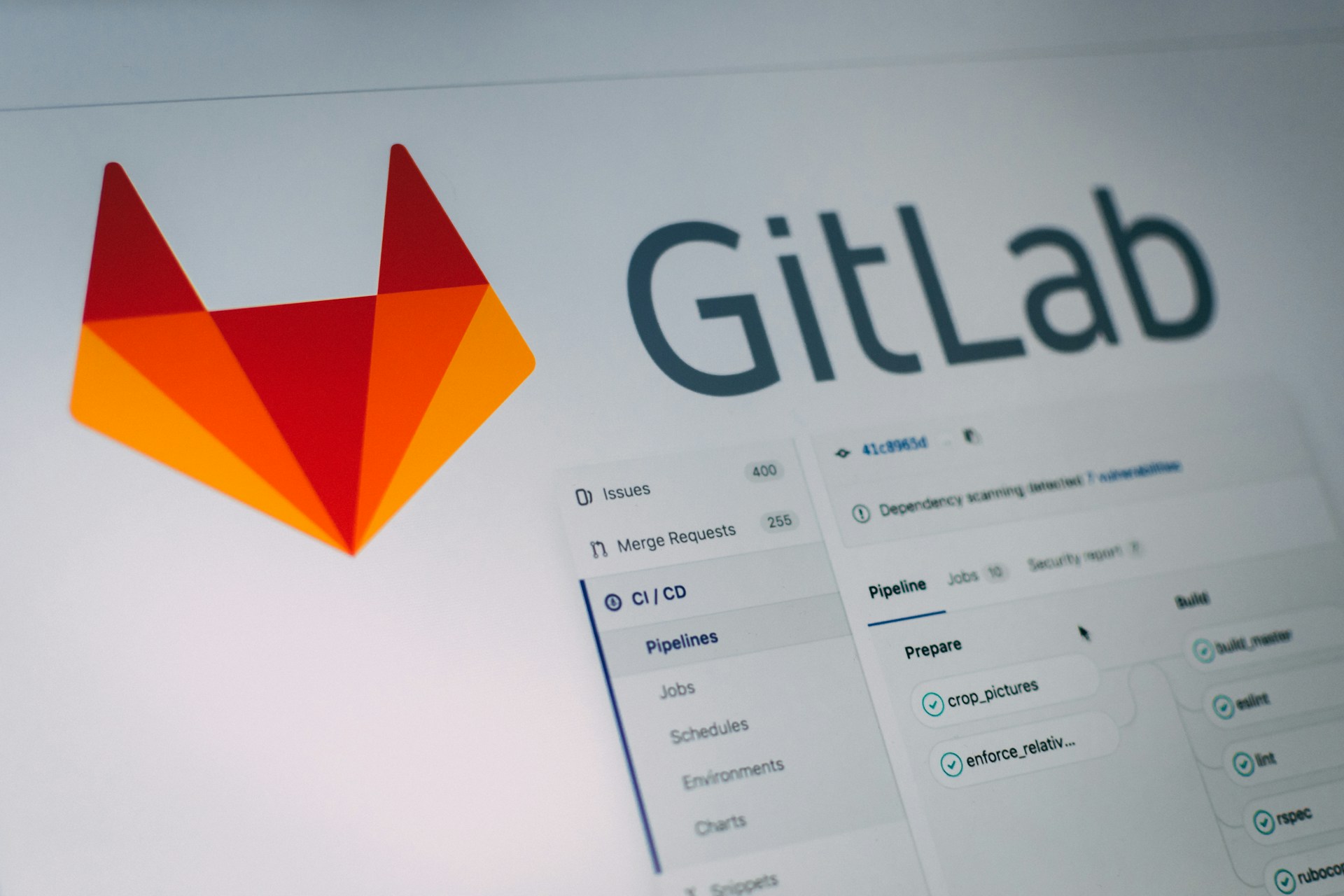Guggenheim Asserts GitLab’s Inc. (GTLB) ‘Buy’ Rating, Downplays AI Risks