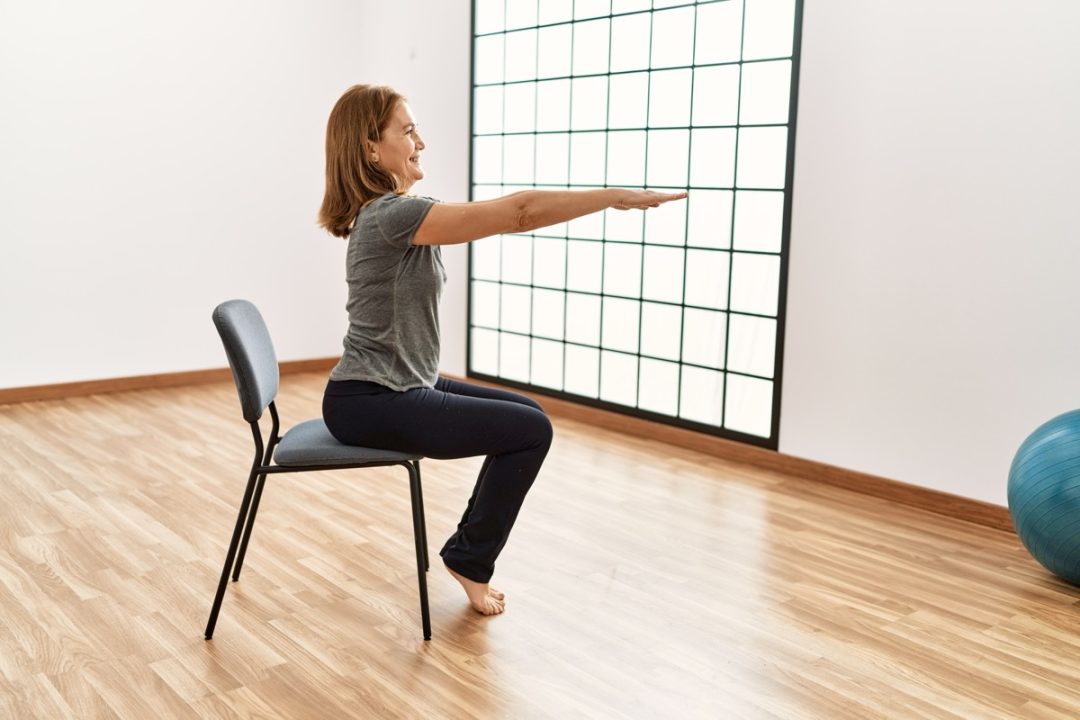 I'm a trainer and here are 5 chair exercises that restore walking ...
