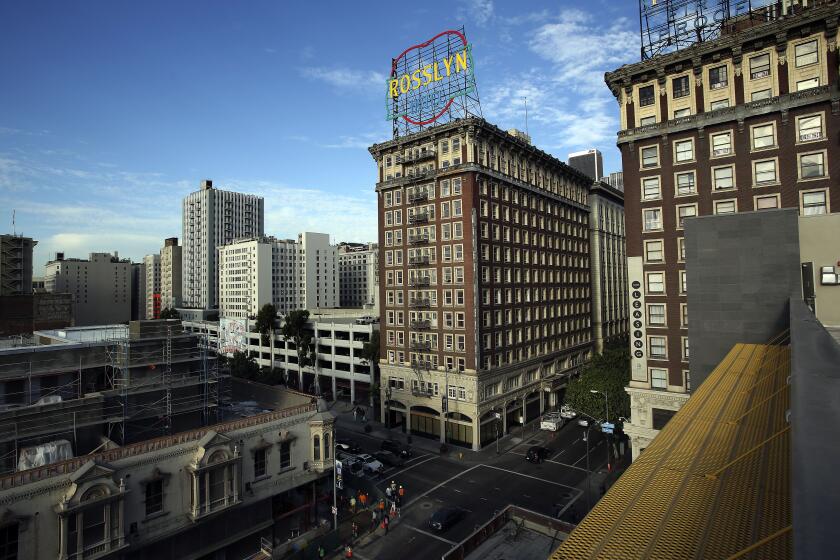 One dead after fire breaks out at high-rise apartment complex in ...