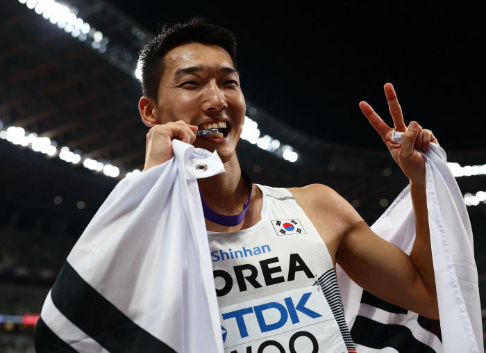 What a waste! 2cm Woo Sang-hyuk World Championship 2m34, Shining! Smile ...