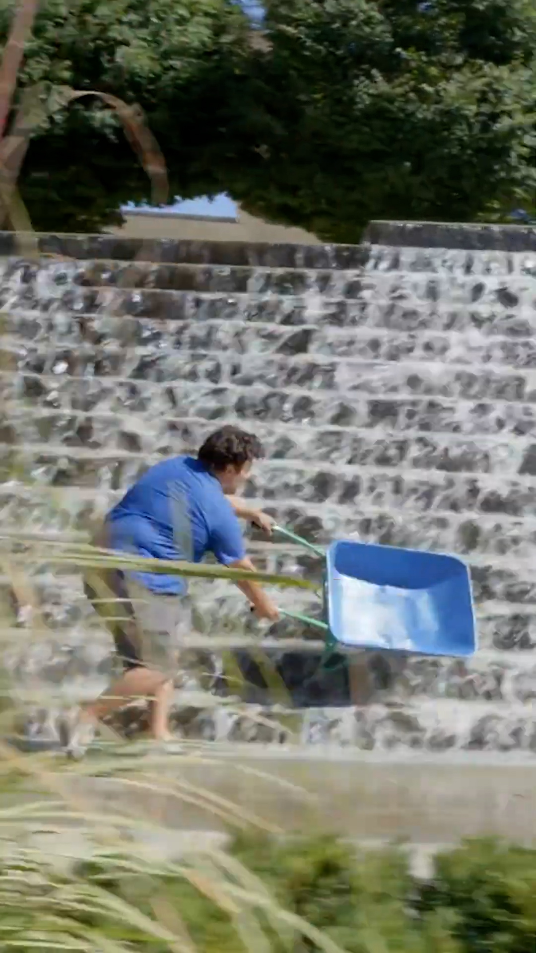 Wheelbarrow Parkour – Seriously Extreme Moves Short