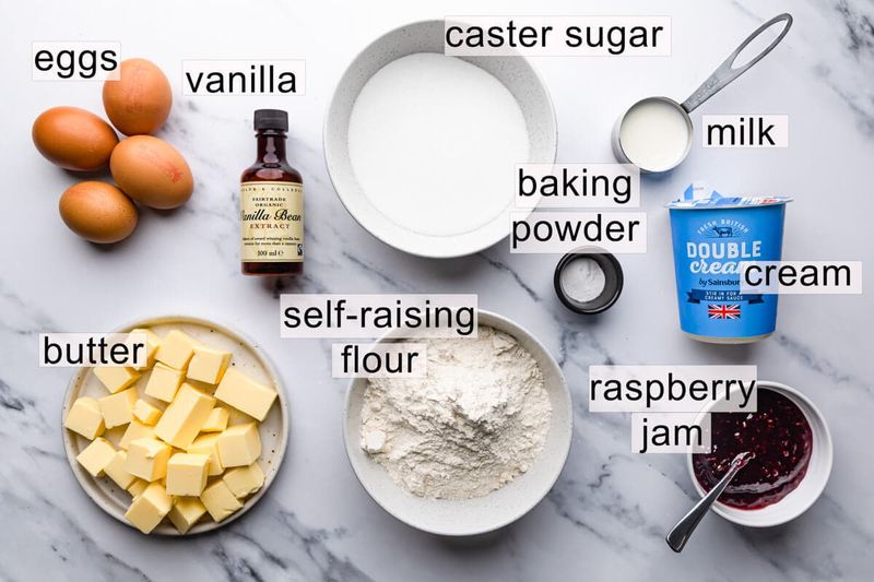 10 Steps To Make The Perfect Victoria Sponge Cake