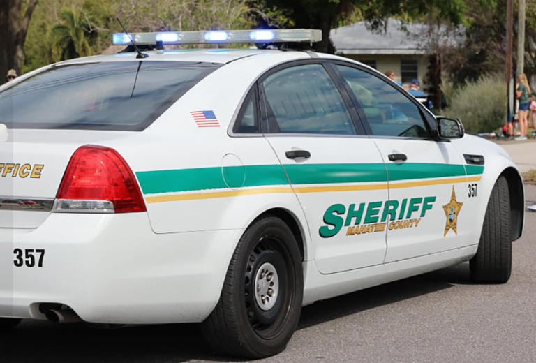 Bradenton woman hits two poles, dies