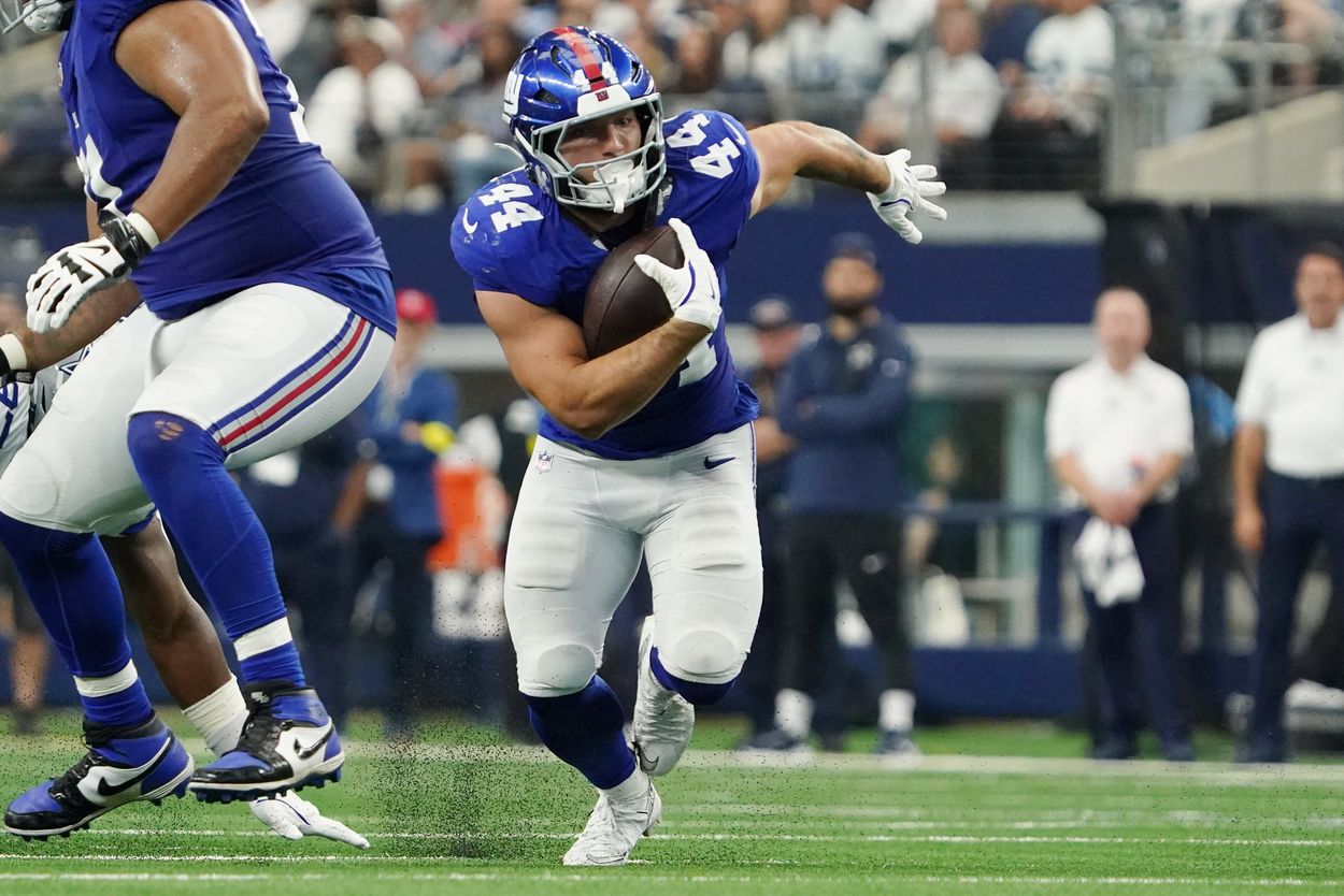 Giants’ powerful running back makes PFF’s Rookie Team of the Week
