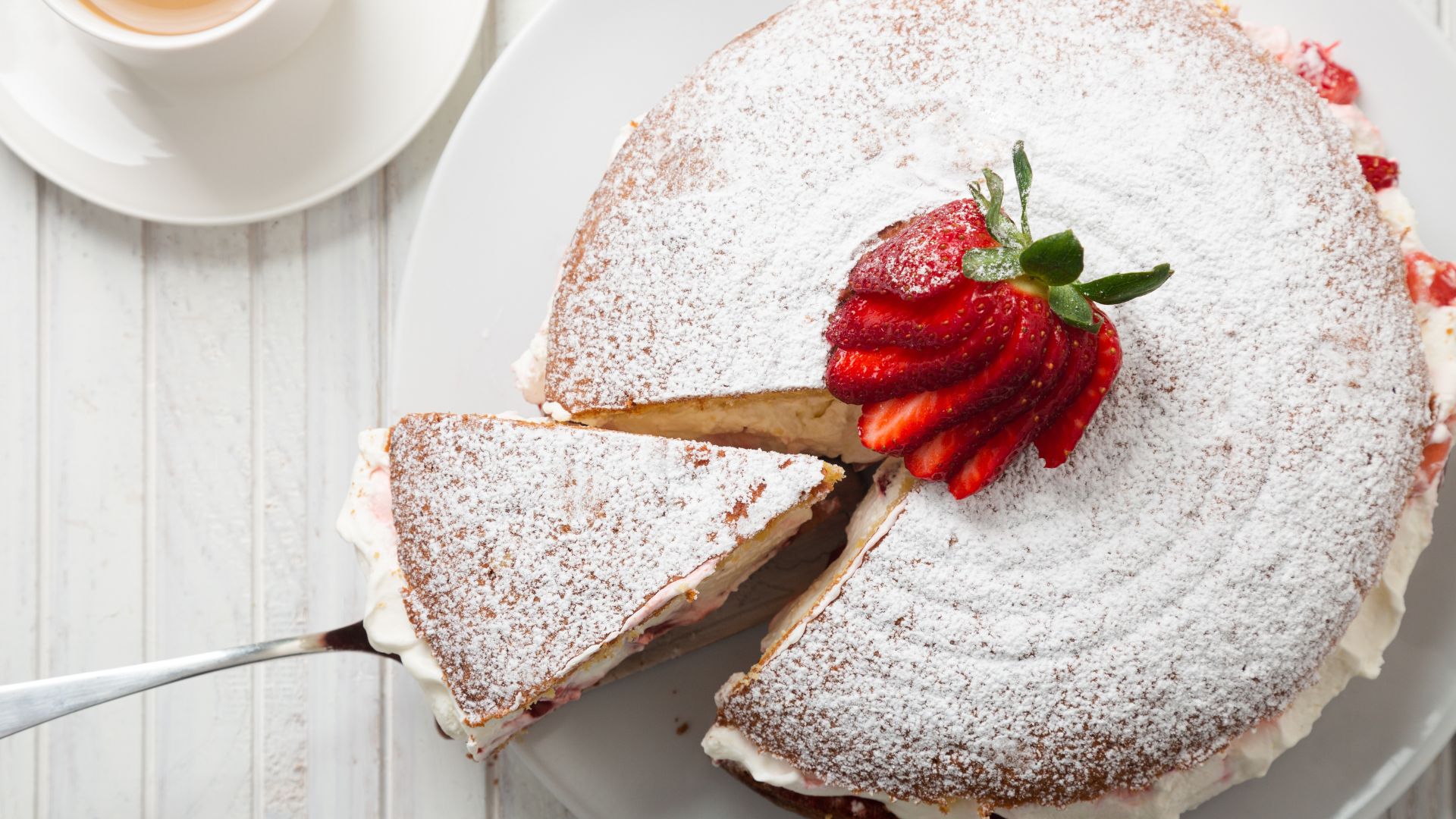 10 Steps To Make The Perfect Victoria Sponge Cake