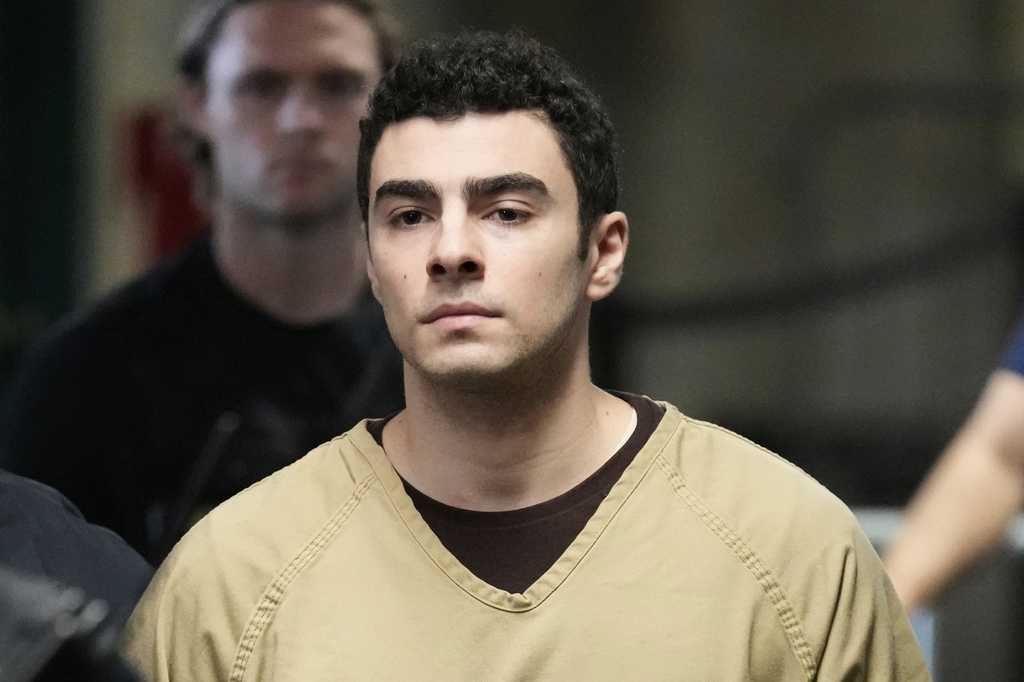 Judge allows gun, notebook as evidence at Luigi Mangione’s trial in ...