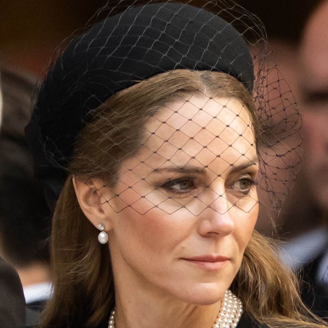 Awkward royal moment as Princess Kate arrives at Westminster Cathedral ...