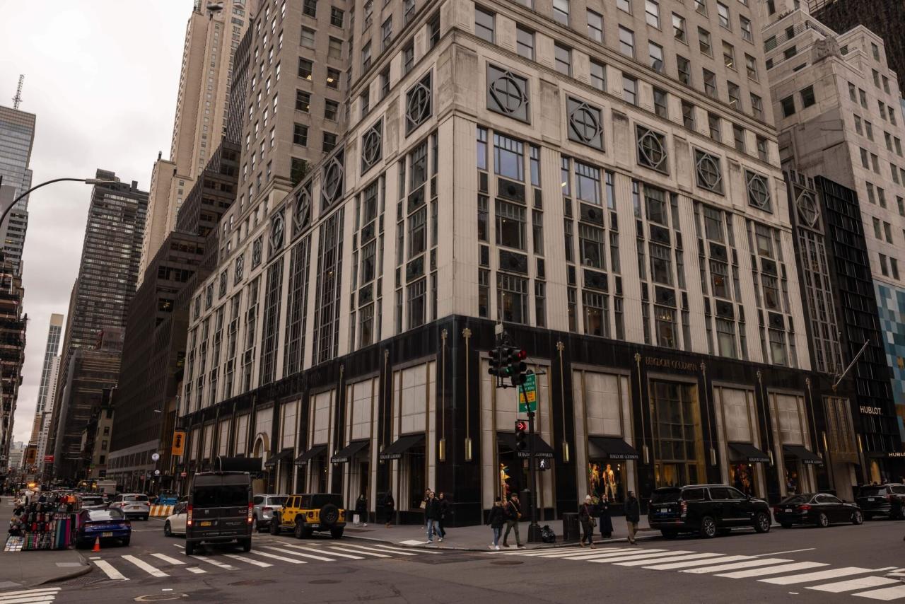 NYC Real-Estate Firm Nears Deal to Buy Troubled Office Landlord Paramount