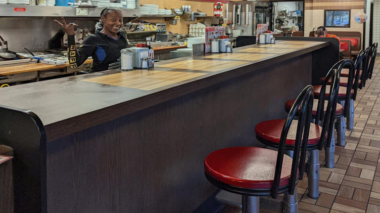 10 Rules Everyone Should Know For Eating At Waffle House
