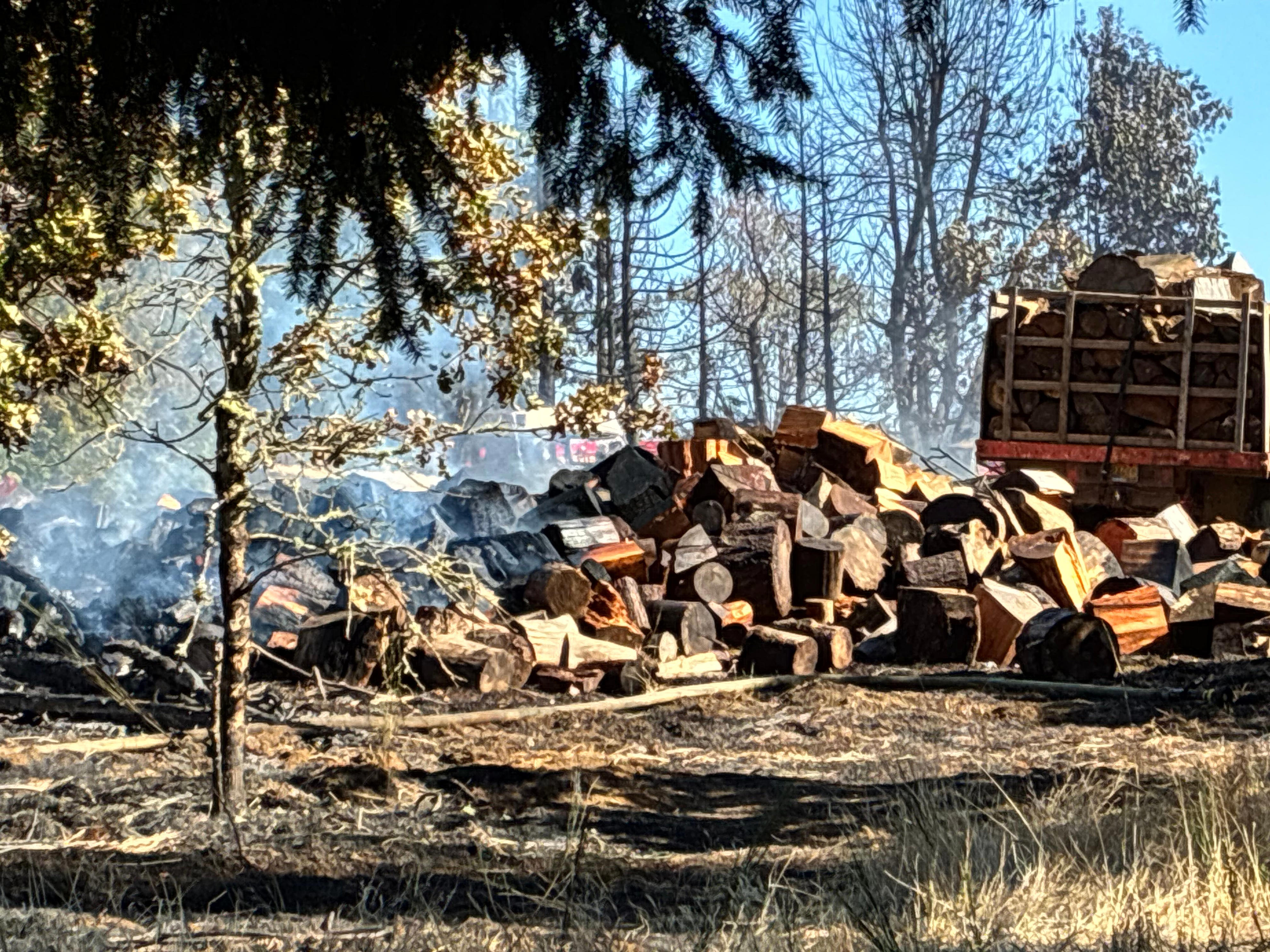 UPDATE: Vegetation fire near Silverton burns 10 acres, trailer and cars
