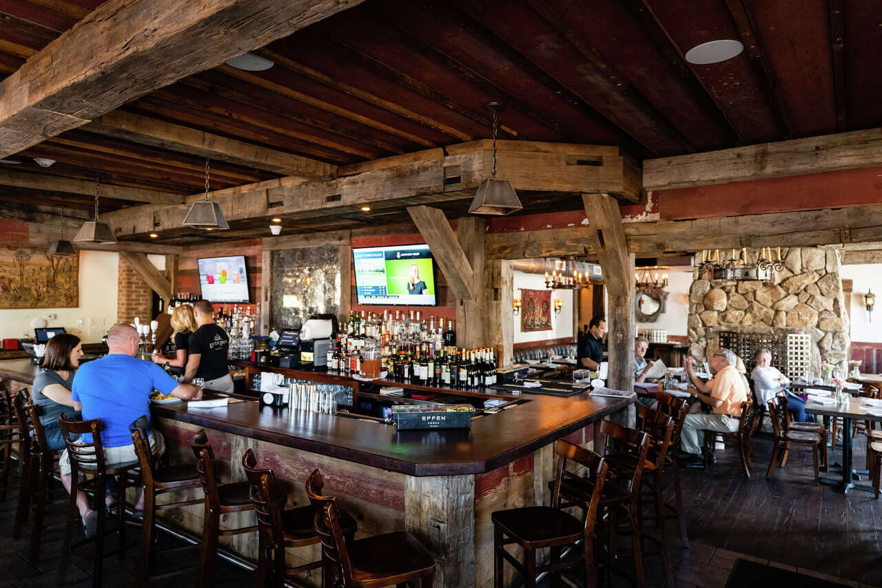 Little Pub officially opens in Branford, is restaurant group's 7th CT ...