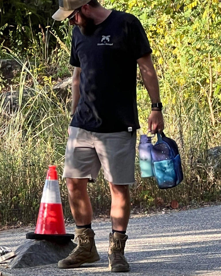 Officials seek info on man who allegedly carved letters on Gettysburg ...