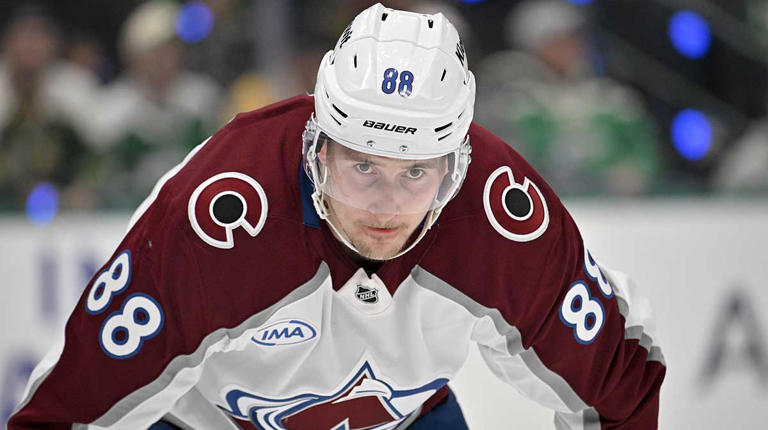 Avalanche’s Martin Necas suffers injury scare in Game 4 after Tomas ...
