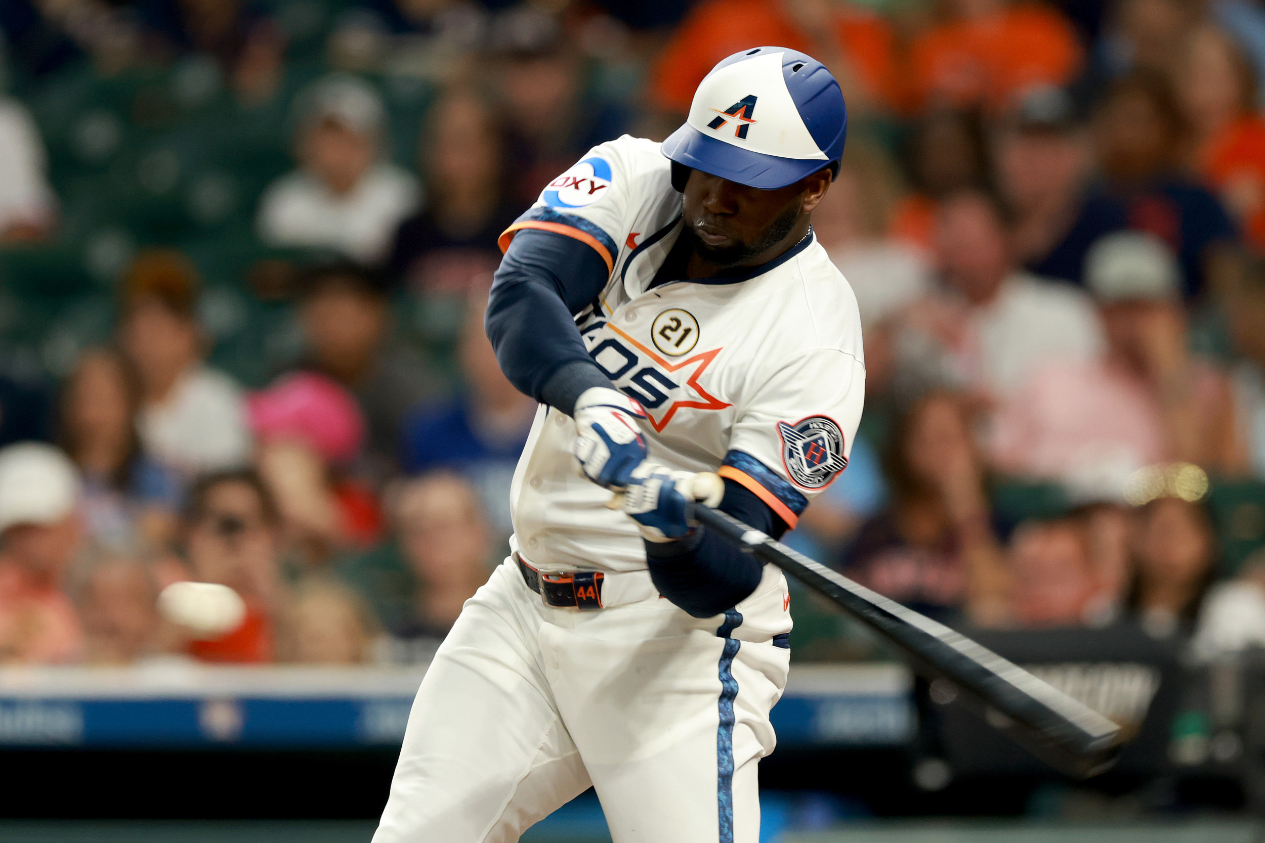 Astros News: Houston Gest Brutal Yordan Alvarez Injury Update