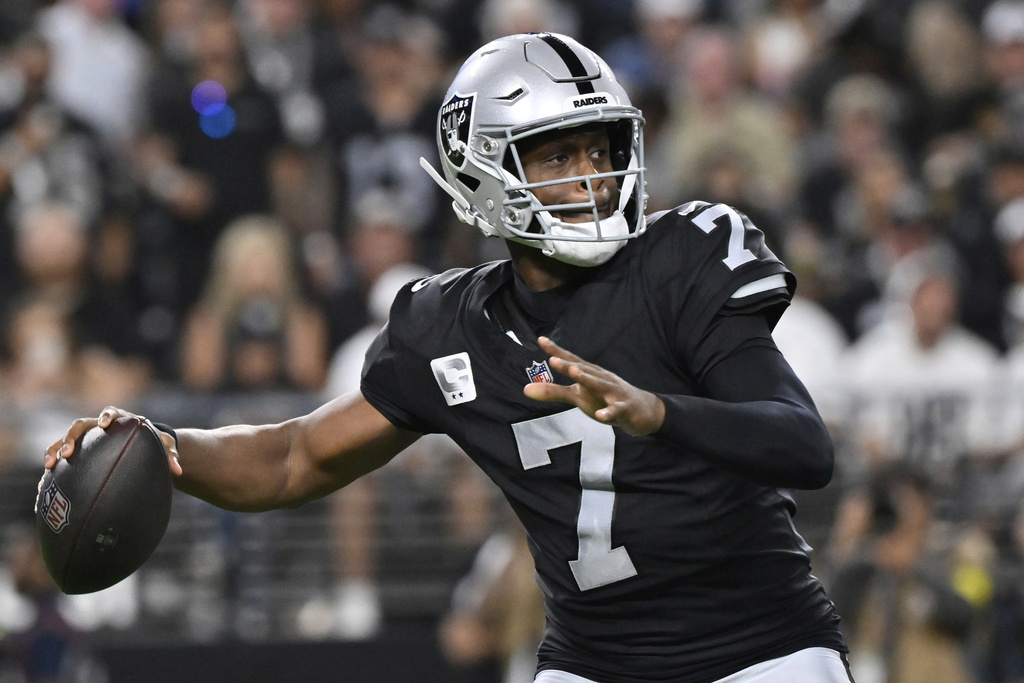 Raiders QB Geno Smith wants to go long, but the deep pass isn't always ...