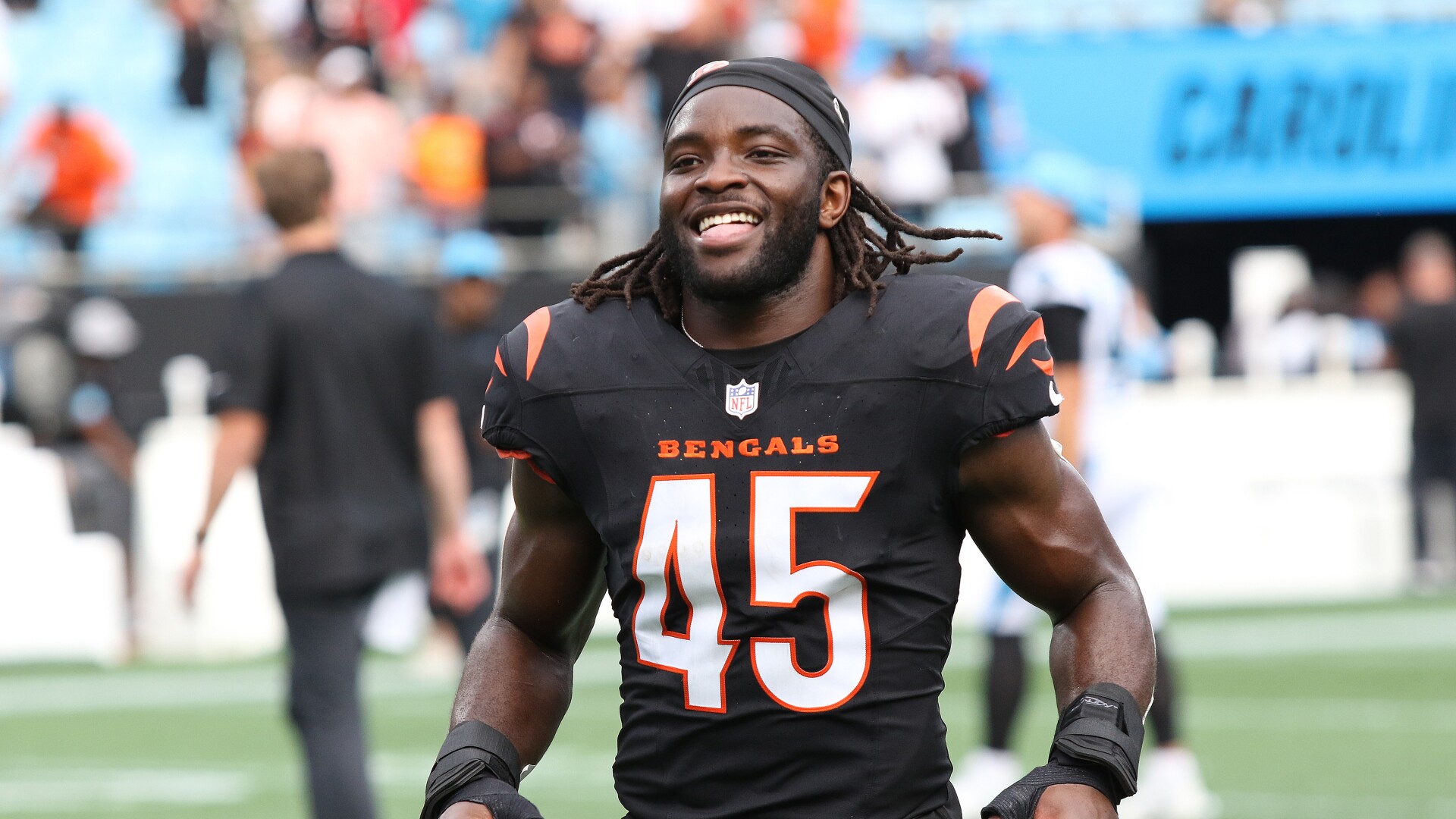 Panthers sign LB Maema Njongmeta, C Nick Samac