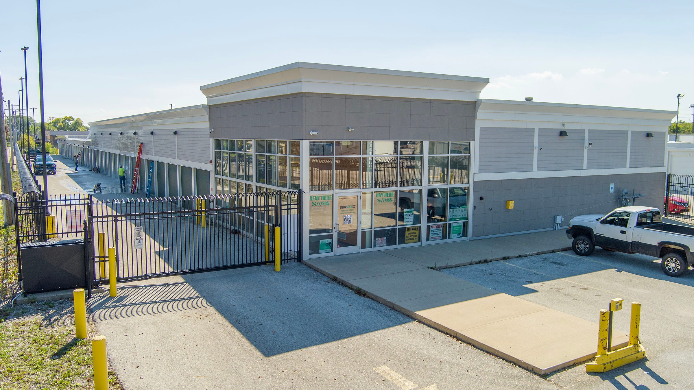 6 children, including a 2-month-old, found locked in Milwaukee storage ...