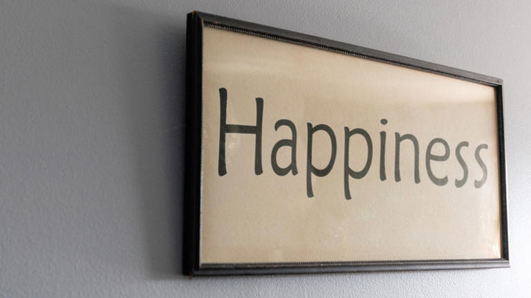 9 Things To Avoid Hanging On Walls To Make Your Home Look & Feel More ...