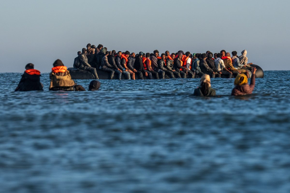 Pain for Starmer as ‘one in, one out’ migrant flight grounded after ...