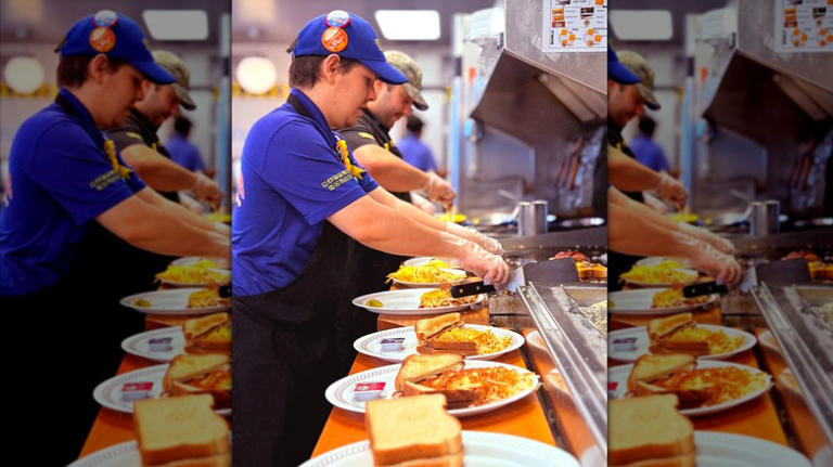 10 Rules Everyone Should Know For Eating At Waffle House