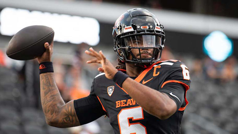 Oregon Ducks Linebacker Takes Brutal Shot at 'Little Brother' Oregon ...