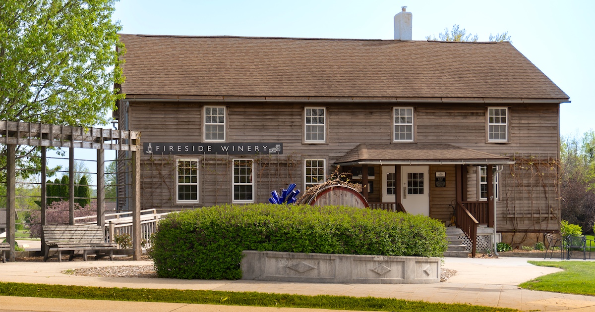 The Scenic Road Trip That Leads to 5 of Iowa's Most Charming Small Towns