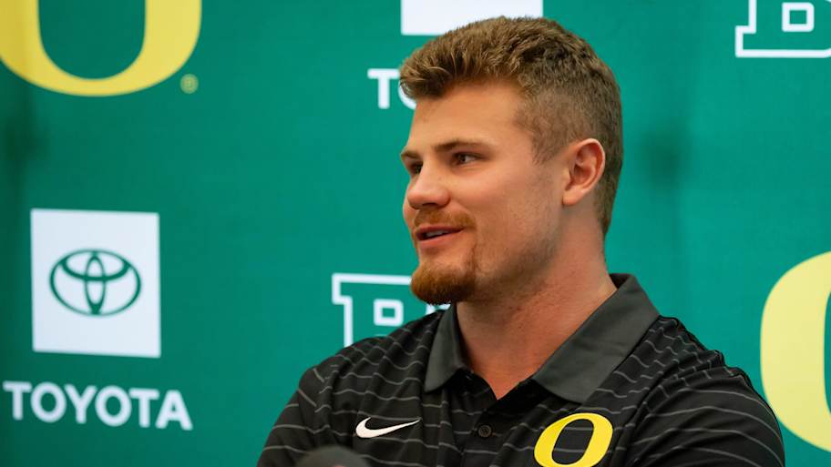 Oregon Ducks Linebacker Duo Graded Among Top Defenders in Country