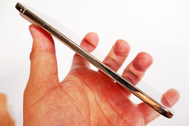 iPhone Airが実現した極薄設計のヒミツ iPhone Airが実現した極薄設計のヒミツ