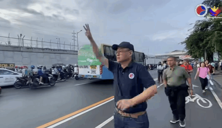 DOTr chief on Monday bus ride: Chaotic, tiring