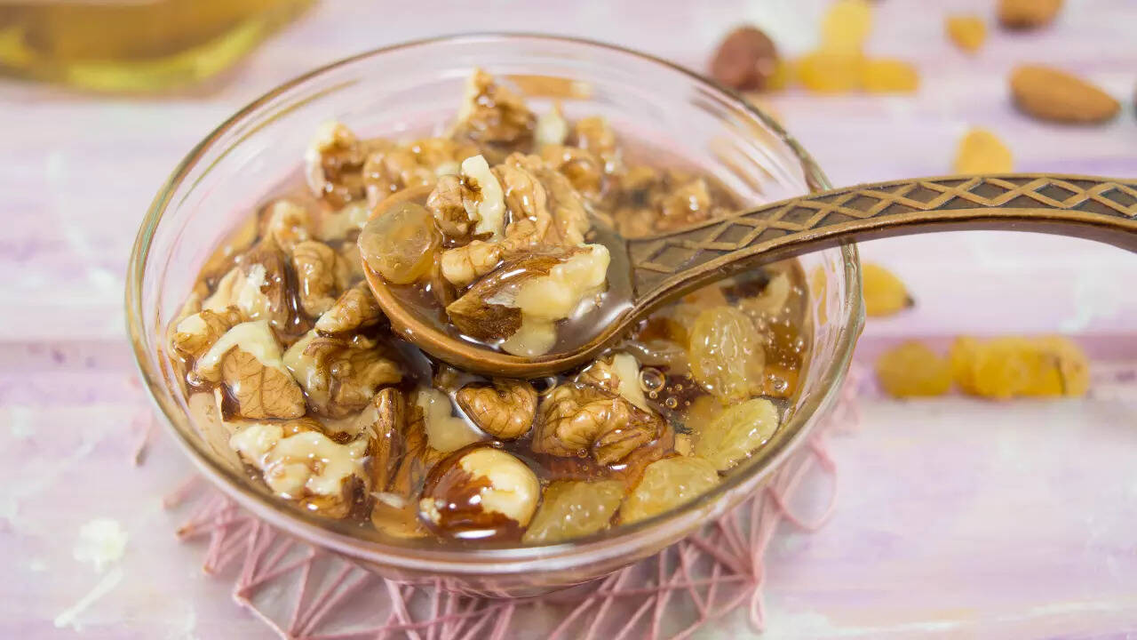 Soaked walnuts with raisins: Why it should be part of morning breakfast