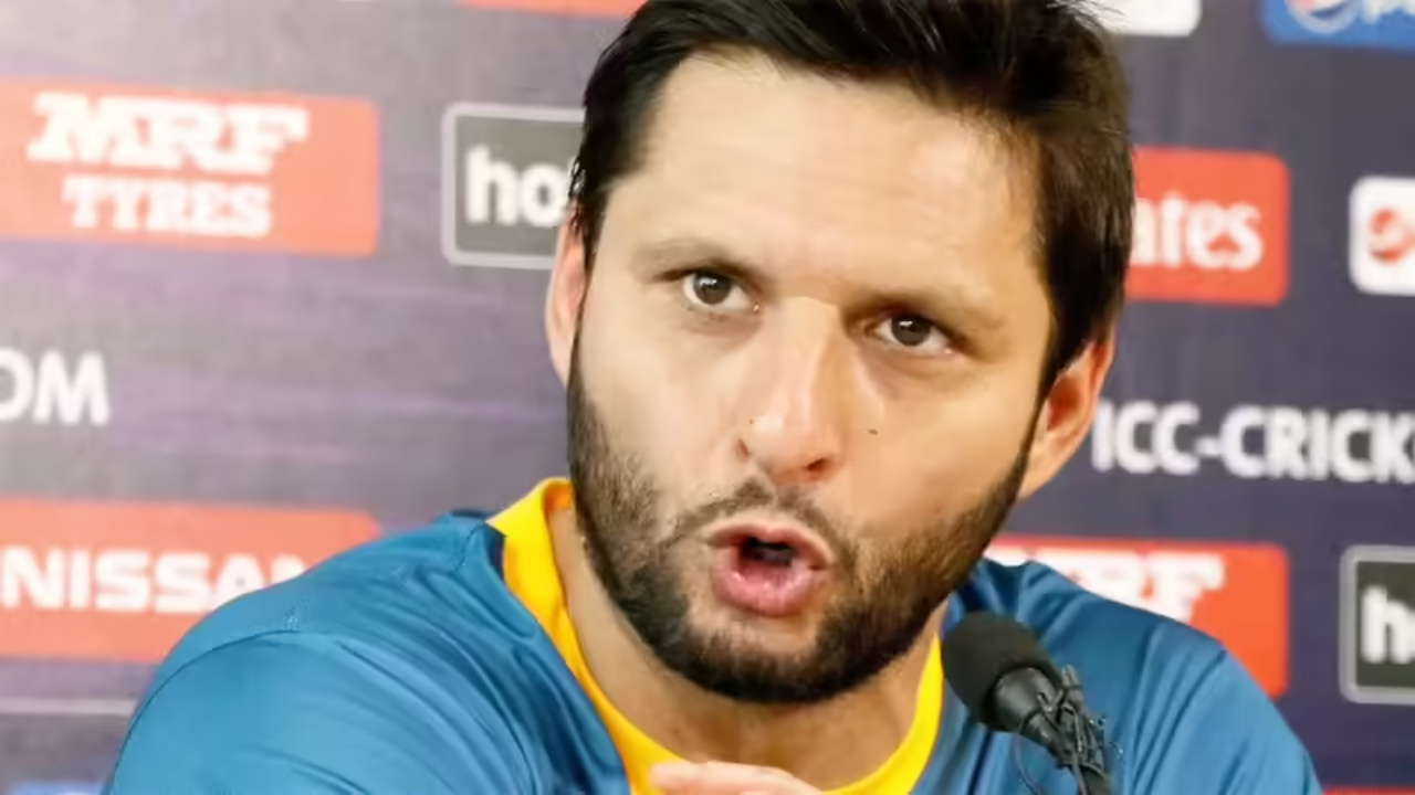 Shahid Afridi slams Modi, praises Rahul