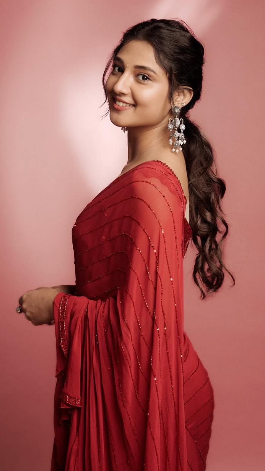 'Mirai' star Ritika Nayak stuns in traditional drapes