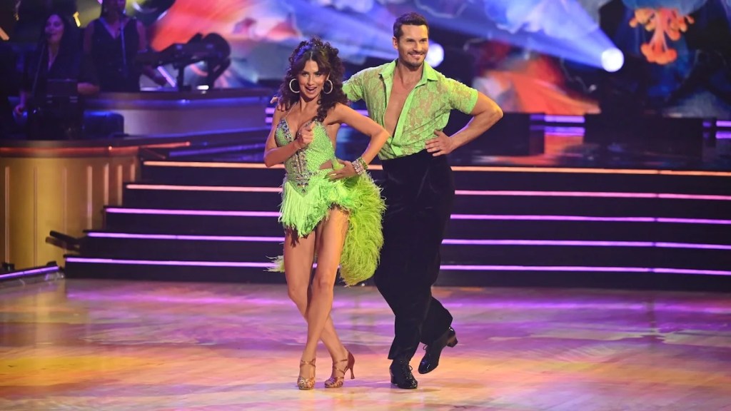 'Dancing With the Stars' Season 34 Premiere: Whitney Leavitt Scores High With Tango to 'KPop ...