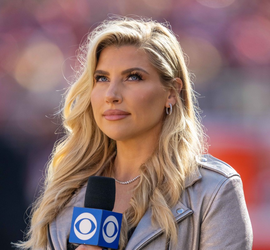 NFL Reporter Melanie Collins Catches Attention With Outfit for Colts ...