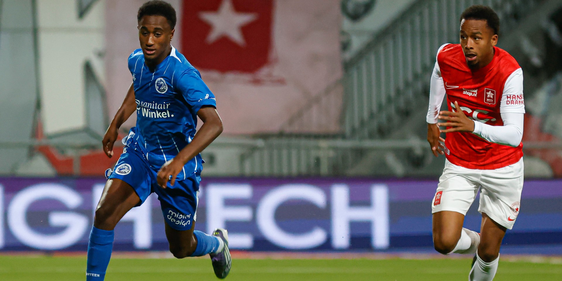 Wonderschone treffer: KKD-parel maakt wereldgoal vanaf eigen helft