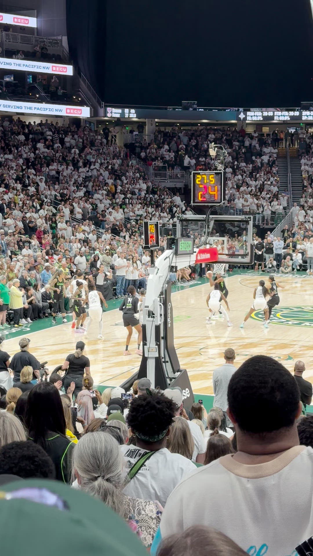 Crowd erupts for Seattle Storm's game-winning shot