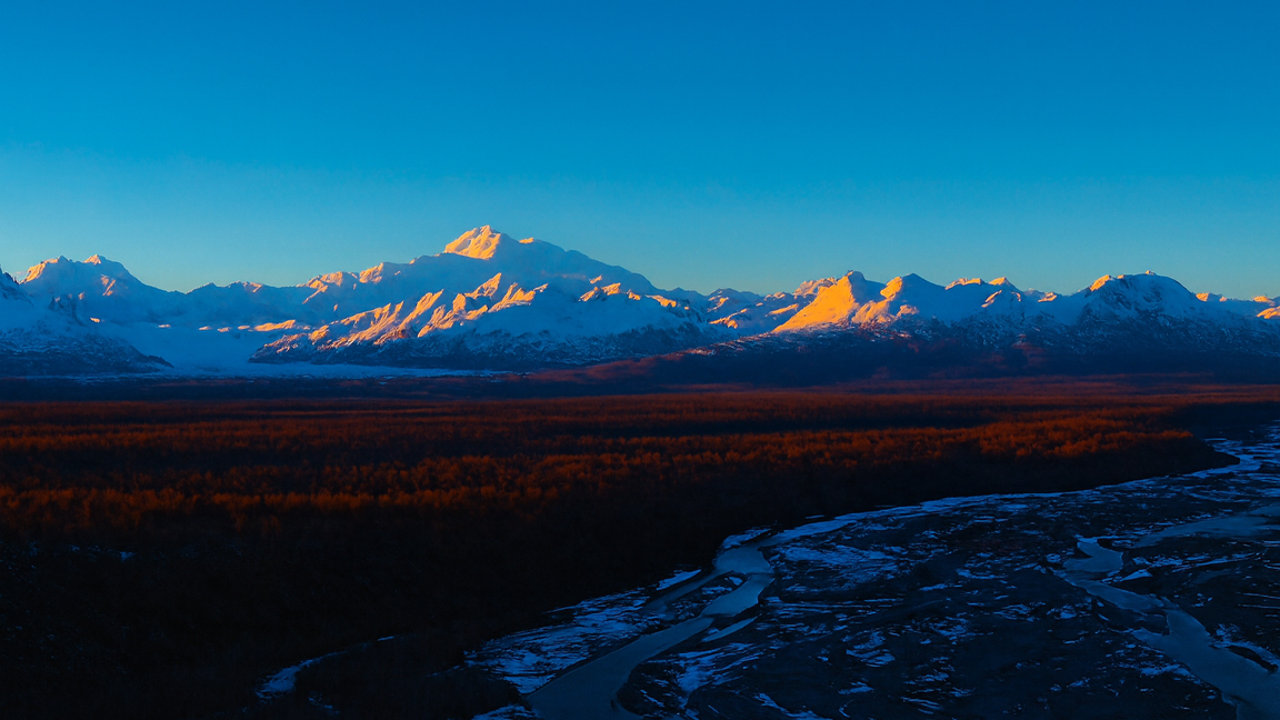 Snow-Capped Mountains at Sunset – Breathtaking 4K Scenery