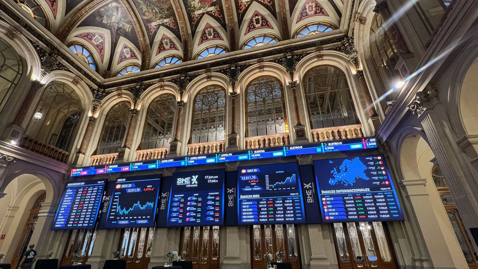 España brilla en Europa: el Ibex acaricia su récord histórico aupado ...