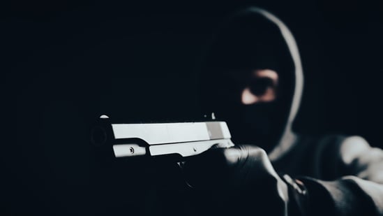 Karnataka SBI Bank robbery turns into real-life ‘Money Heist’; cash, 20 ...