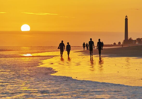 Canary Islands 'red alert' warning as temperatures in Tenerife about to ...