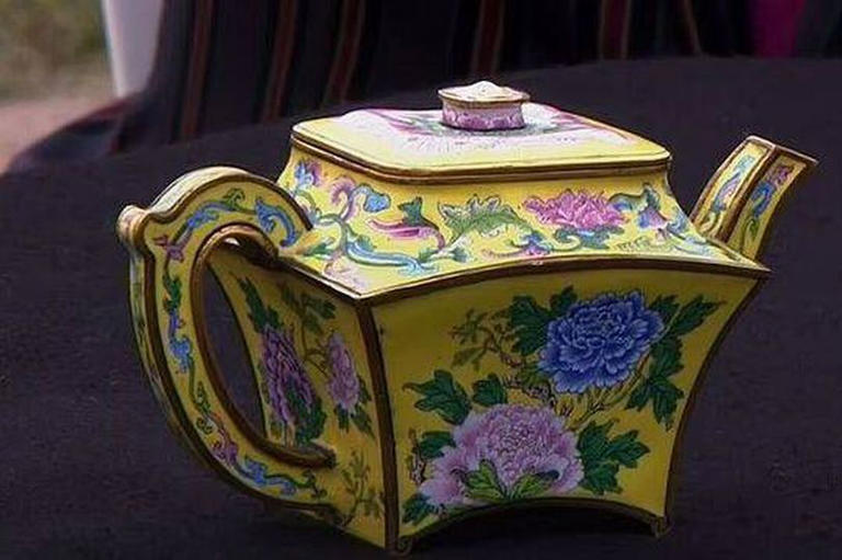 Bargain Hunt's most profitable items ever from £390k teapot to vampire ...