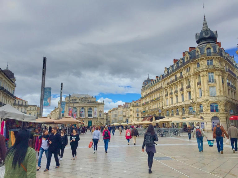 'It's not right and left.' Hundreds light candles for Charlie Kirk at ...