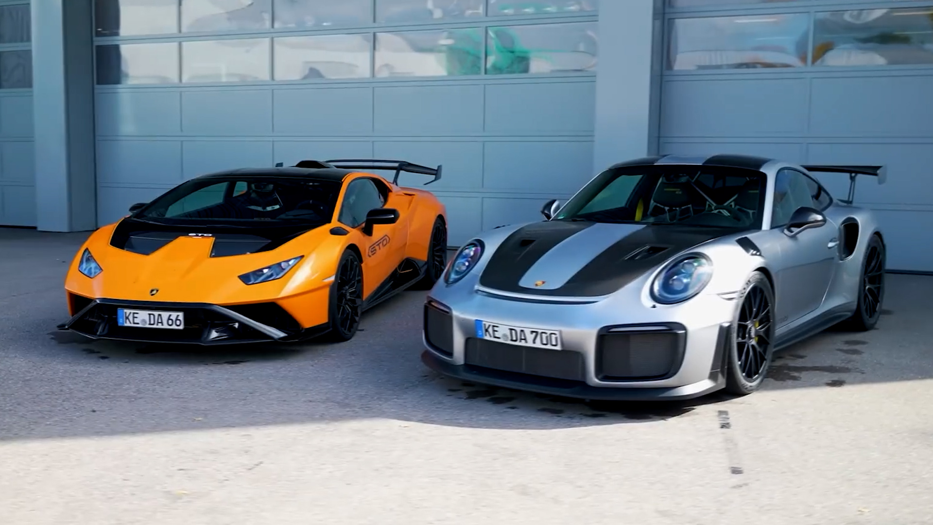 Ein Auto wird verkauft Lambo oder Porsche