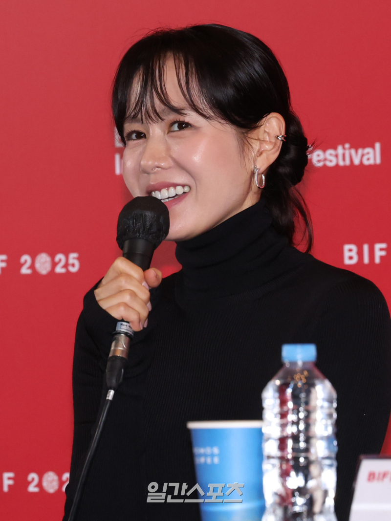 [30th BIFF] ‘어쩔수가없다’ 손예진 “7년만에 찍은 영화…불안했다”